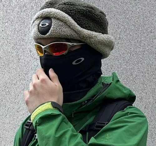 В наличии Шапка Oakley