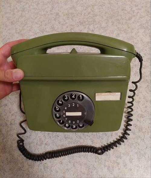Старинный ретро телефон дисковой