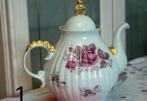 Фарфоровый чайник с розами и позолотой СССР