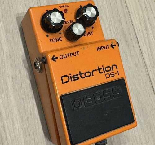 Гитарная педаль boss distortion