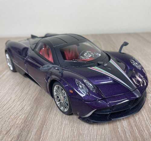 Модель машины Pagani Huayra Фиолетовая 1:18