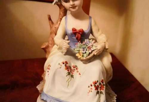 Статуэтка бисквитный фарфор "Девочка с цветами"