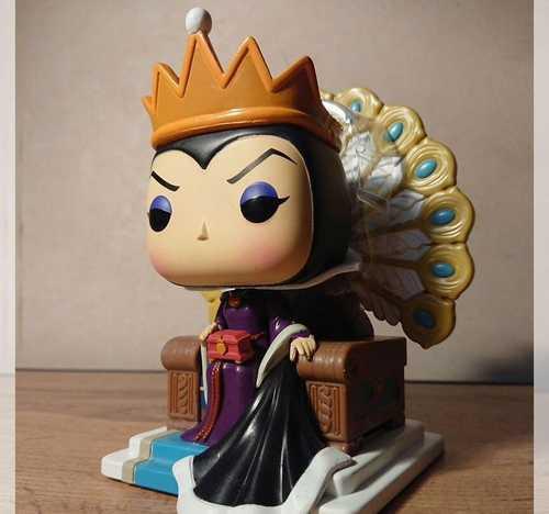 Funko Pop Deluxe Evil Queen On The Throne 1088