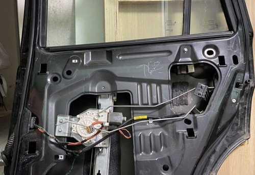 Задняя правая дверь dodge caliber 2008