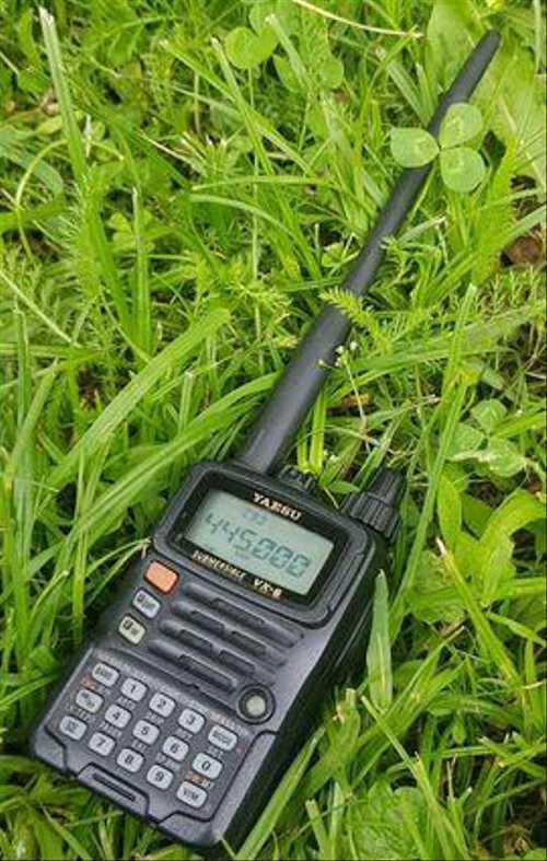 Yaesu VX-6R Рация трёхдиапазонная