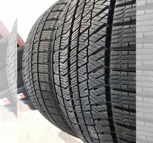 Bridgestone Blizzak VRX2 215/65 R16