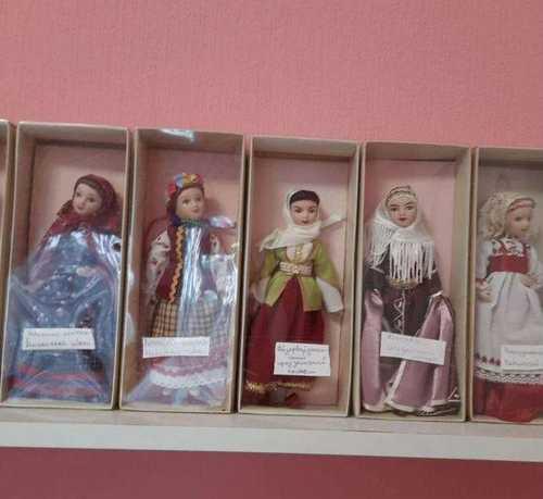 Коллекция фарфоровых кукол народные костюмы