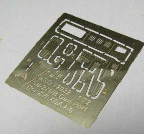 Сборная модель A-squared72022 Su-27UB gun port