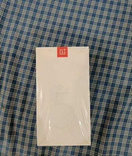 Коробка от телефона OnePlus 5