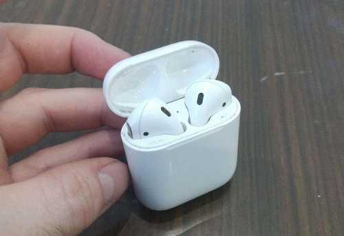 Наушники и футляр apple AirPods a1602