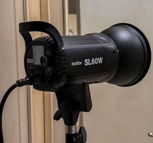 Осветитель светодиодный Godox SL60W со штативом