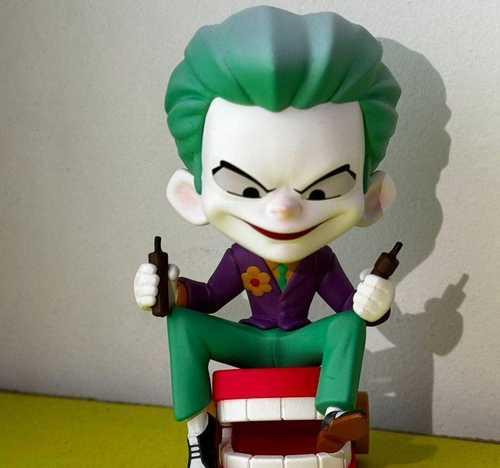 Фигурка Pop Mart: DC Gotham City. The Joker