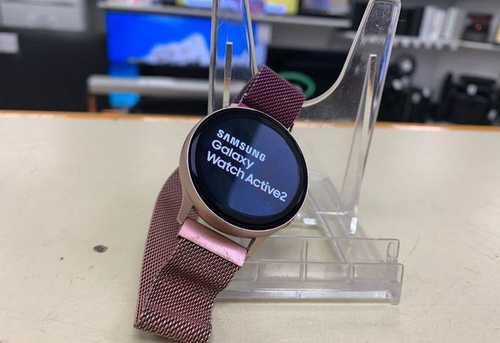 Смарт-часы Samsung Watch Active 2 (центр)