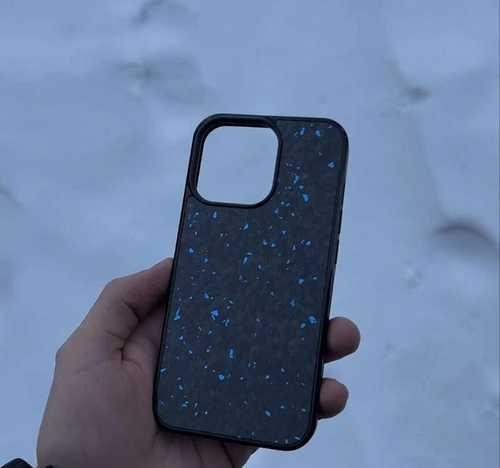 Чехол из кованого карбона на iPhone