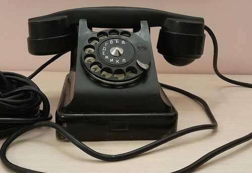Стационарный телефон середины XX века