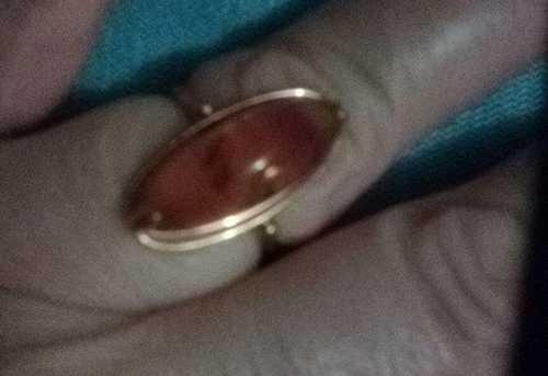 Золотое кольцо с янтарем СССР
