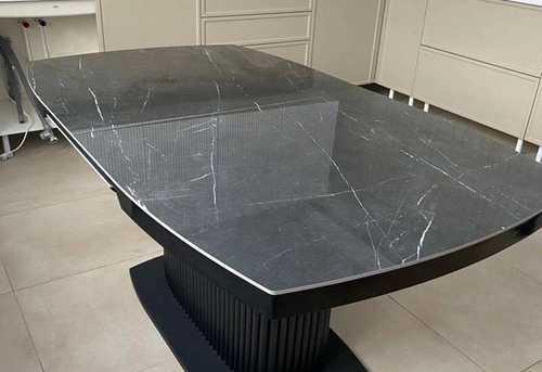 Большой кухонный стол из керамогранита