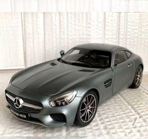 Модель Mercedes-Benz AMG GTs 1:18 Norev