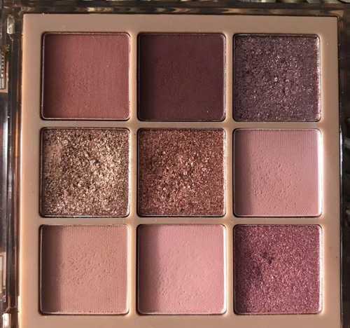 Huda Beauty Nude medium палетка