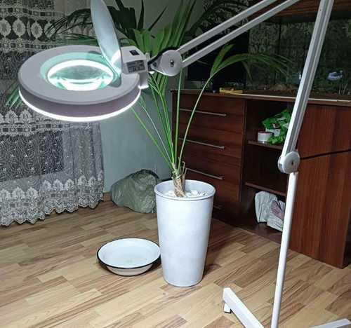 Лампа лупа напольная для маникюра