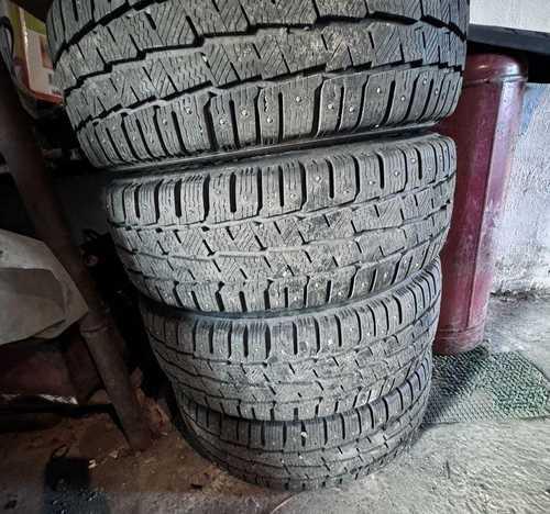 Michelin Agilis X-Ice North 215/60 R17