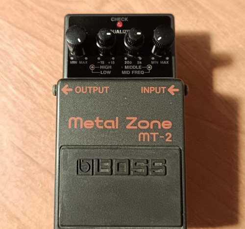 Гитарная педаль Boss MT-2