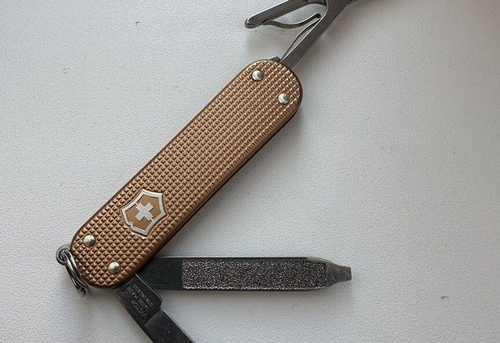 Нож-брелок Victorinox Classic Alox