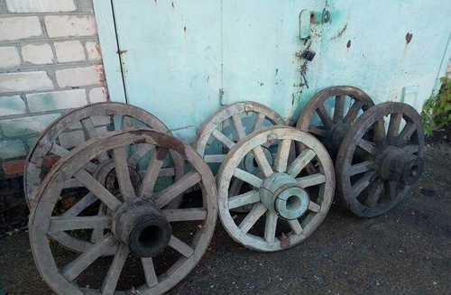 Деревянные колеса от телеги