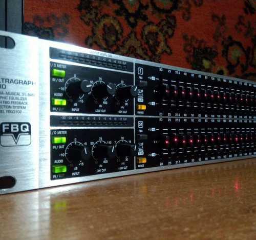 Behringer Ultragraph Pro FBQ3102hd