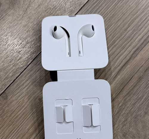 Наушники Apple EarPods Lightning