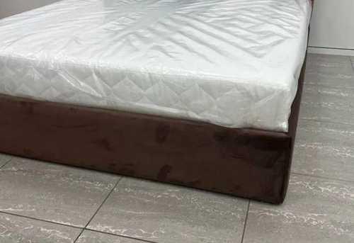 Кровать с мягким изголовьем 180/200