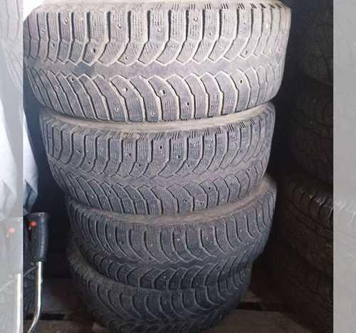 Bridgestone Blizzak Spike-01 205/65 R15 94T