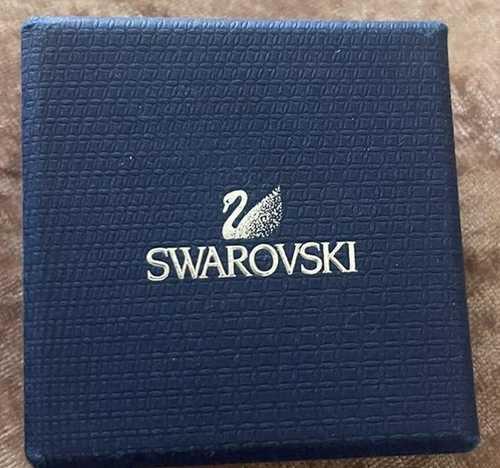 Swarovski новые серьги-пусеты