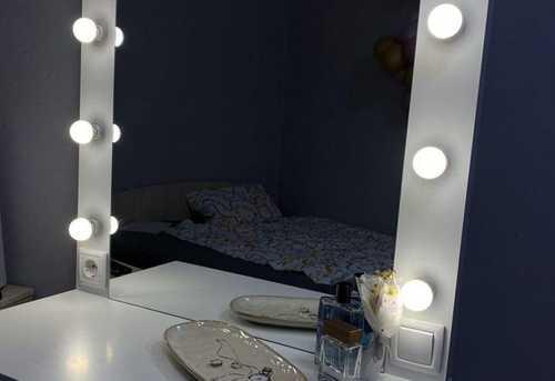 Гримерный столик с зеркалом и лампочками