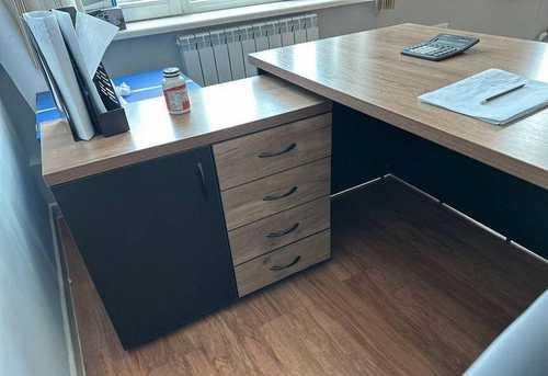 Офисная мебель стол с брифингом