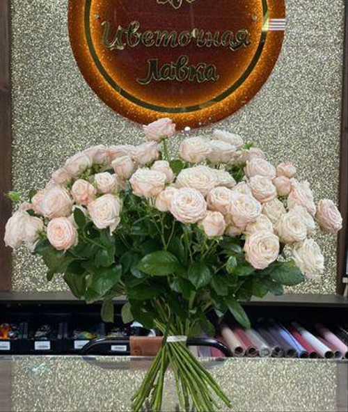 Букет из 29 кустовых роз