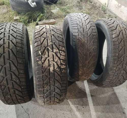 Kormoran Stud 2 215/55 R17 90H