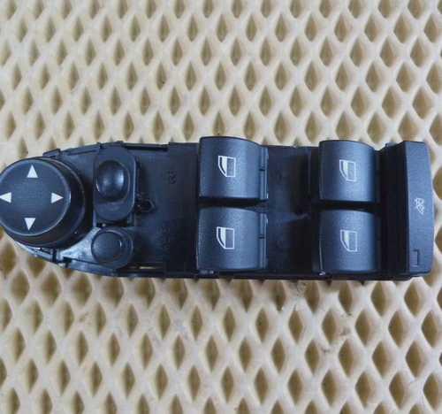 Блок управления стеклоподъемниками BMW 1-serie E87/E81 2004-2011 (9132092)