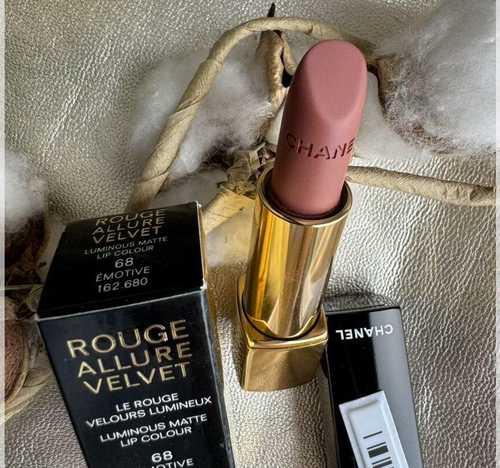 Помада Chanel rouge allure velvet 68 emotive