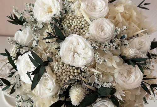 Свадебный букет из сухоцветов и пионовидных роз