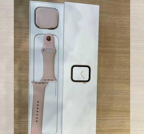 Apple watch Series 4 44 MM Gold Aluminum Pink Sand