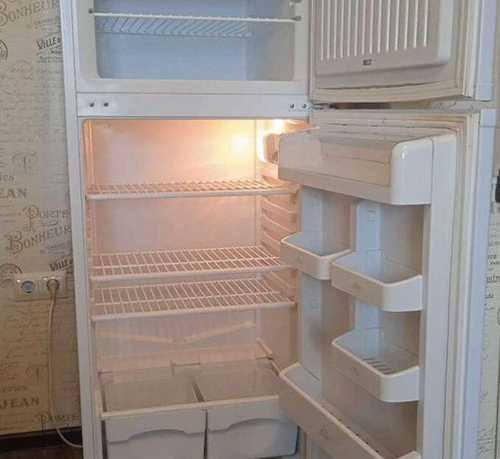 Холодильник Stinol 242Q бу