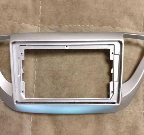 Рамка магнитолы Hyundai Solaris 2 9"