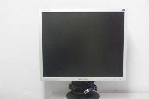 Монитор 19" Samsung 940 N (VGA)