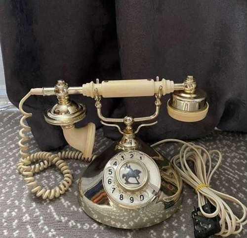 Стационарный телефонный аппарат в стиле Ретро