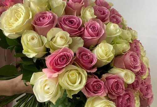 Букет розовых и белых роз 101шт