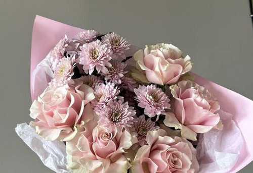 Букет с французской розой и хризантемой