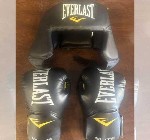 Боксерские перчатки everlast 8оz и шлем