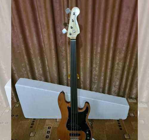 Безладовый бас Fender Precision PJ Bass Fretless