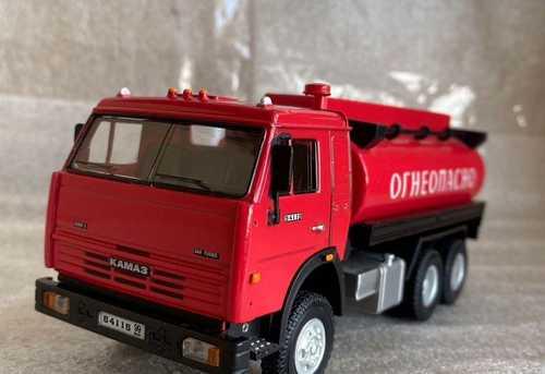 Модель Камаз-54115 Бензовоз 1:43 Autobahn